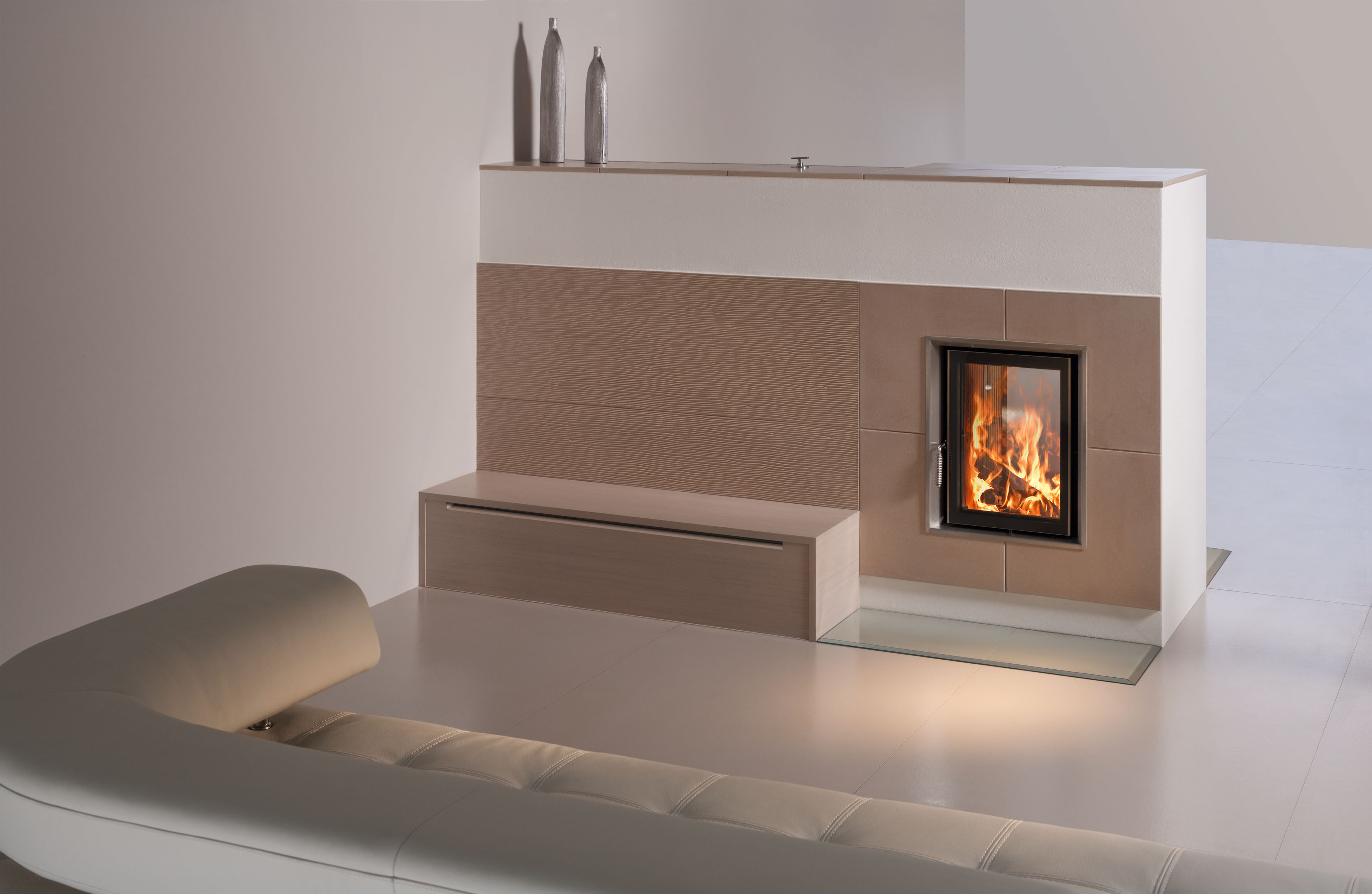 BRUNNER Tiled stove with tunnel viewing glass